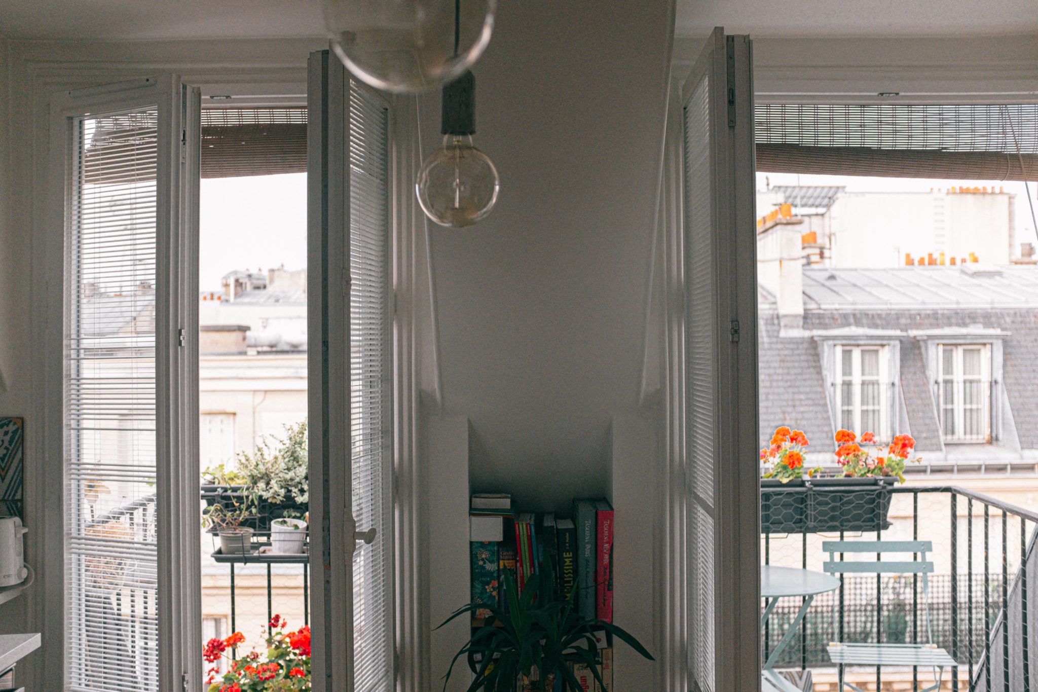 Dans le salon: In the Living Room in French - The Language Garage